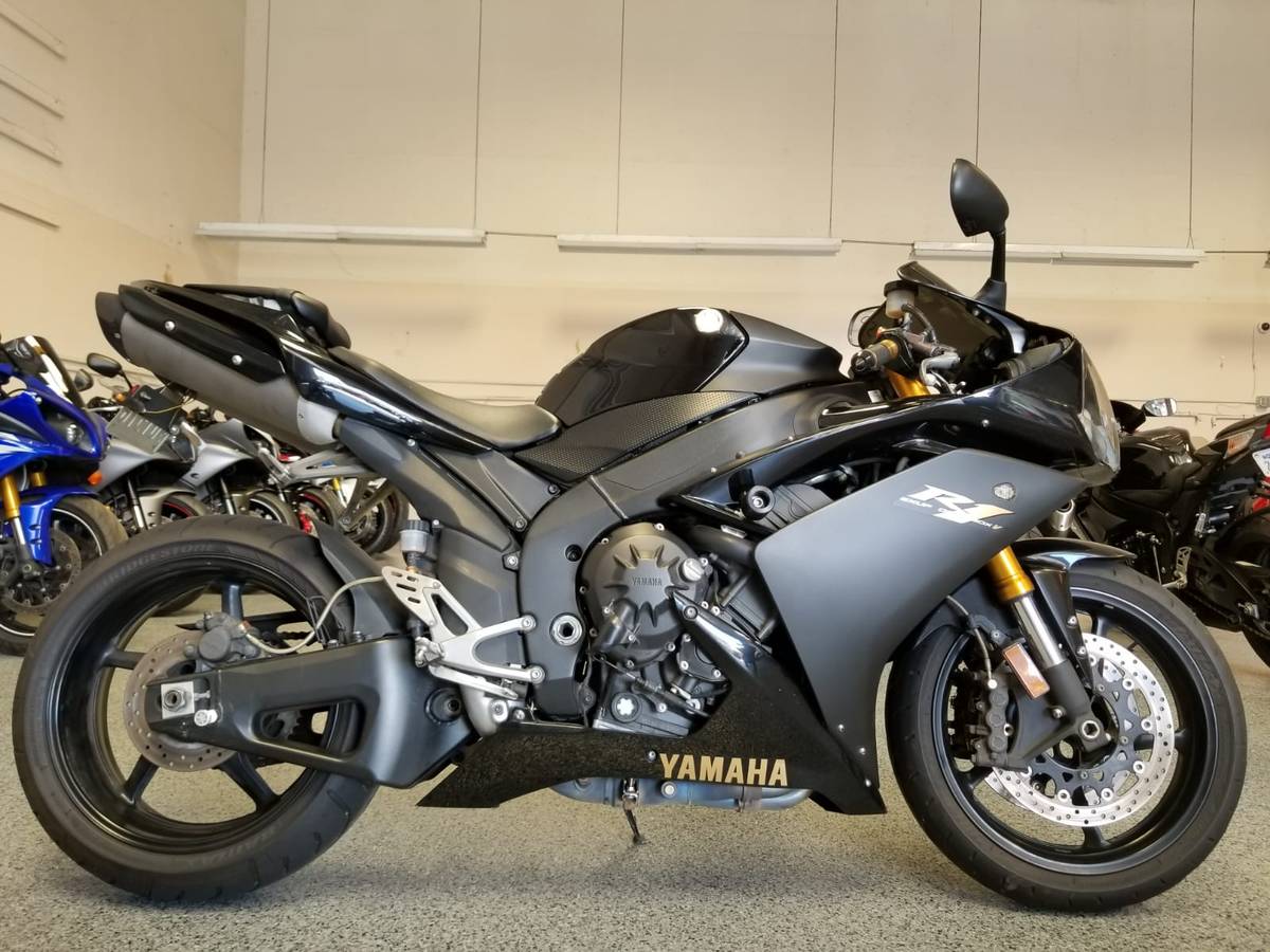 2006 Yamaha R1 Raven
