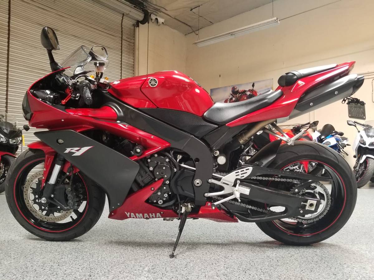 2007 Yamaha R1 - AK Motors