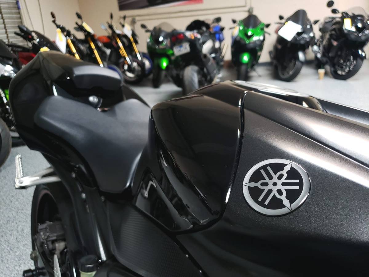2006 Yamaha R1 RAVEN - AK Motors