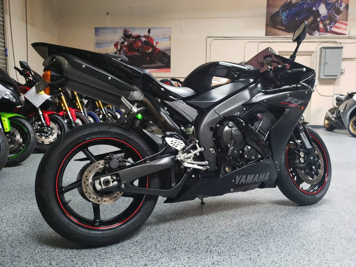 2006 Yamaha R1 RAVEN - AK MotorsAK Motors