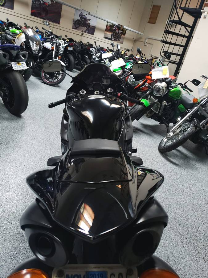 2006 Yamaha R1 RAVEN - AK Motors