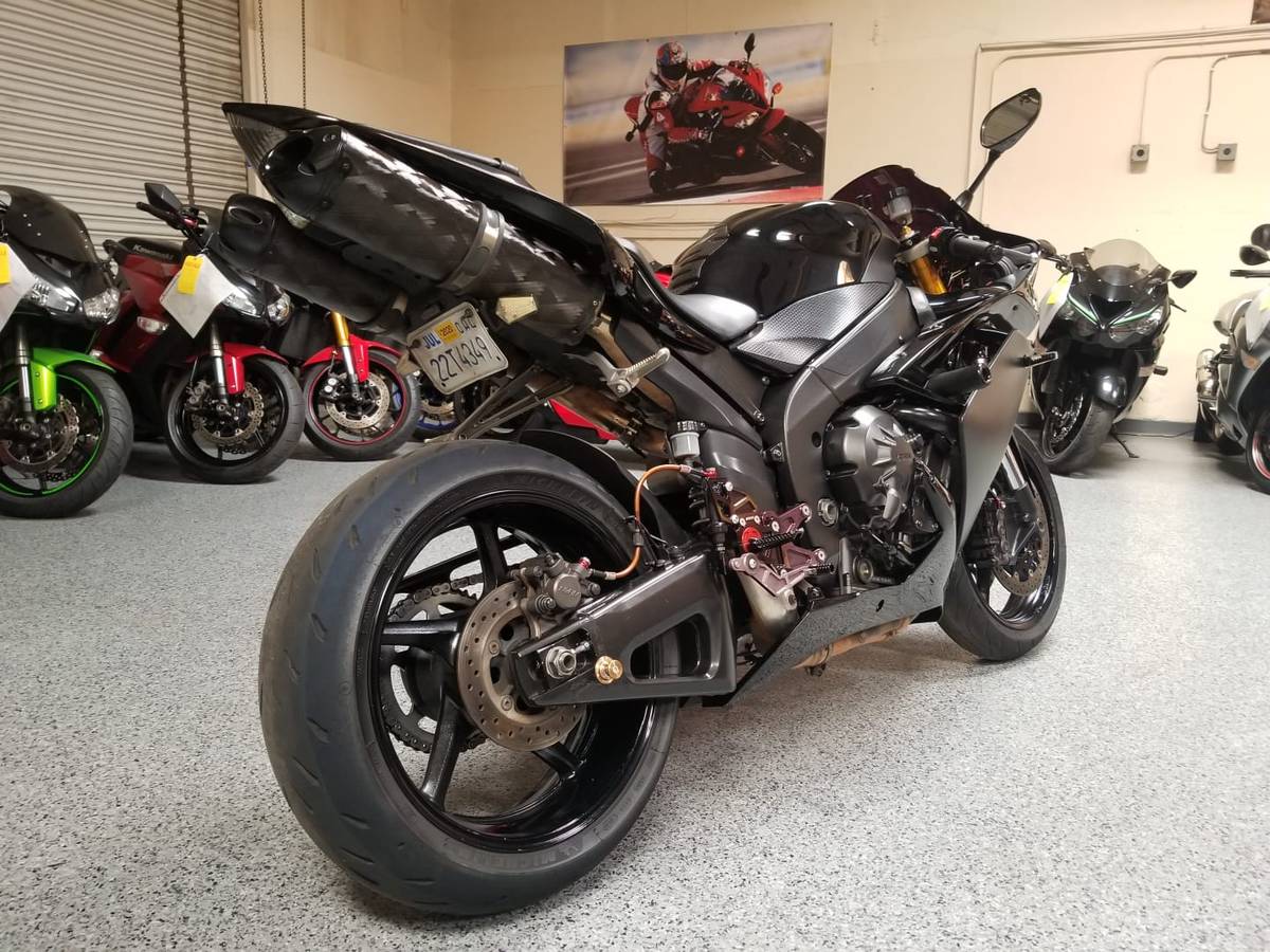 2008 Yamaha R1 Raven - AK Motors