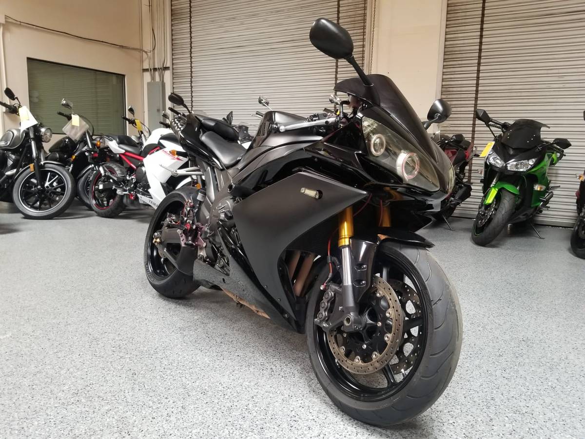 2008 Yamaha R1 Raven - AK Motors