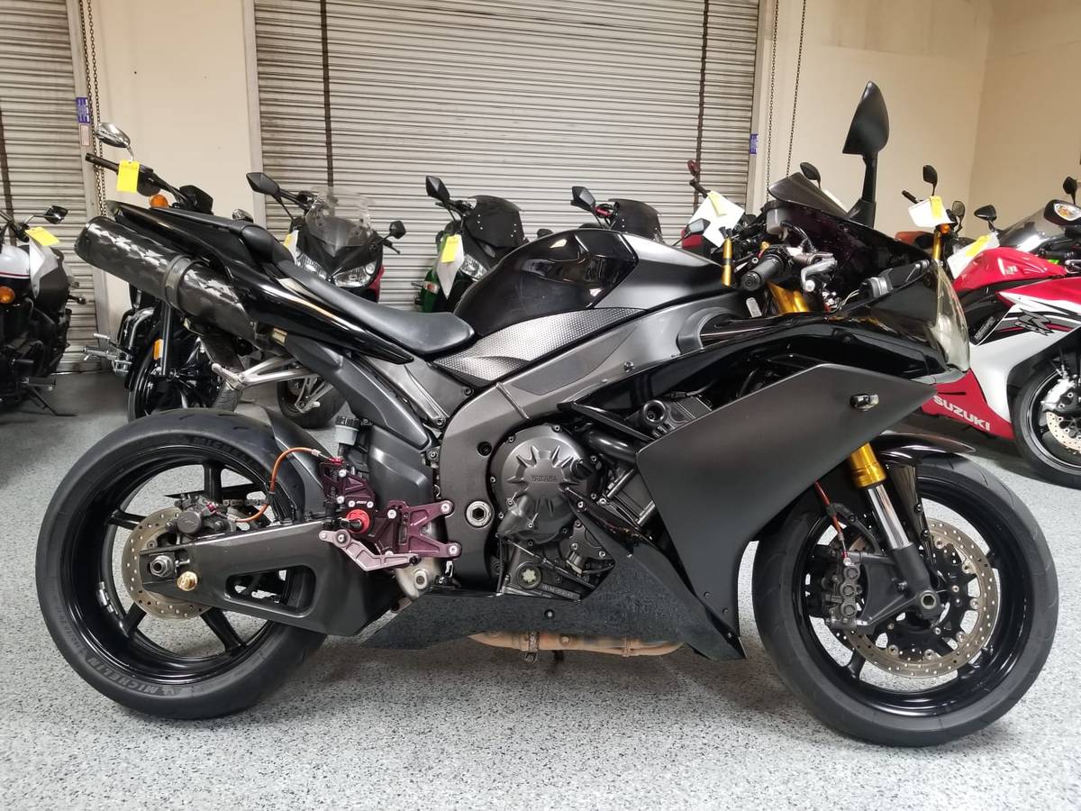 2008 Yamaha R1 Raven - AK Motors