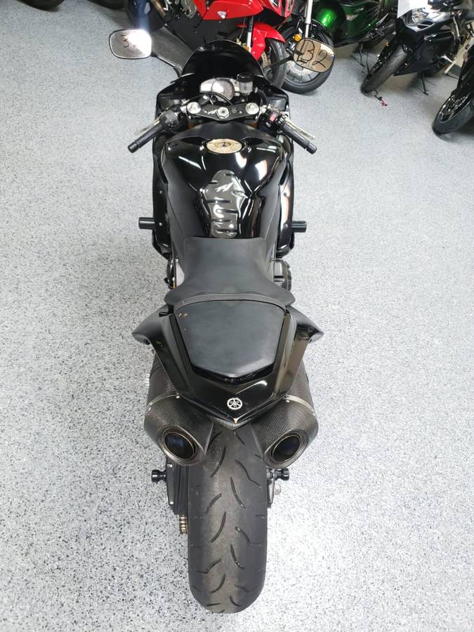 2008 Yamaha R1 RAVEN - AK Motors
