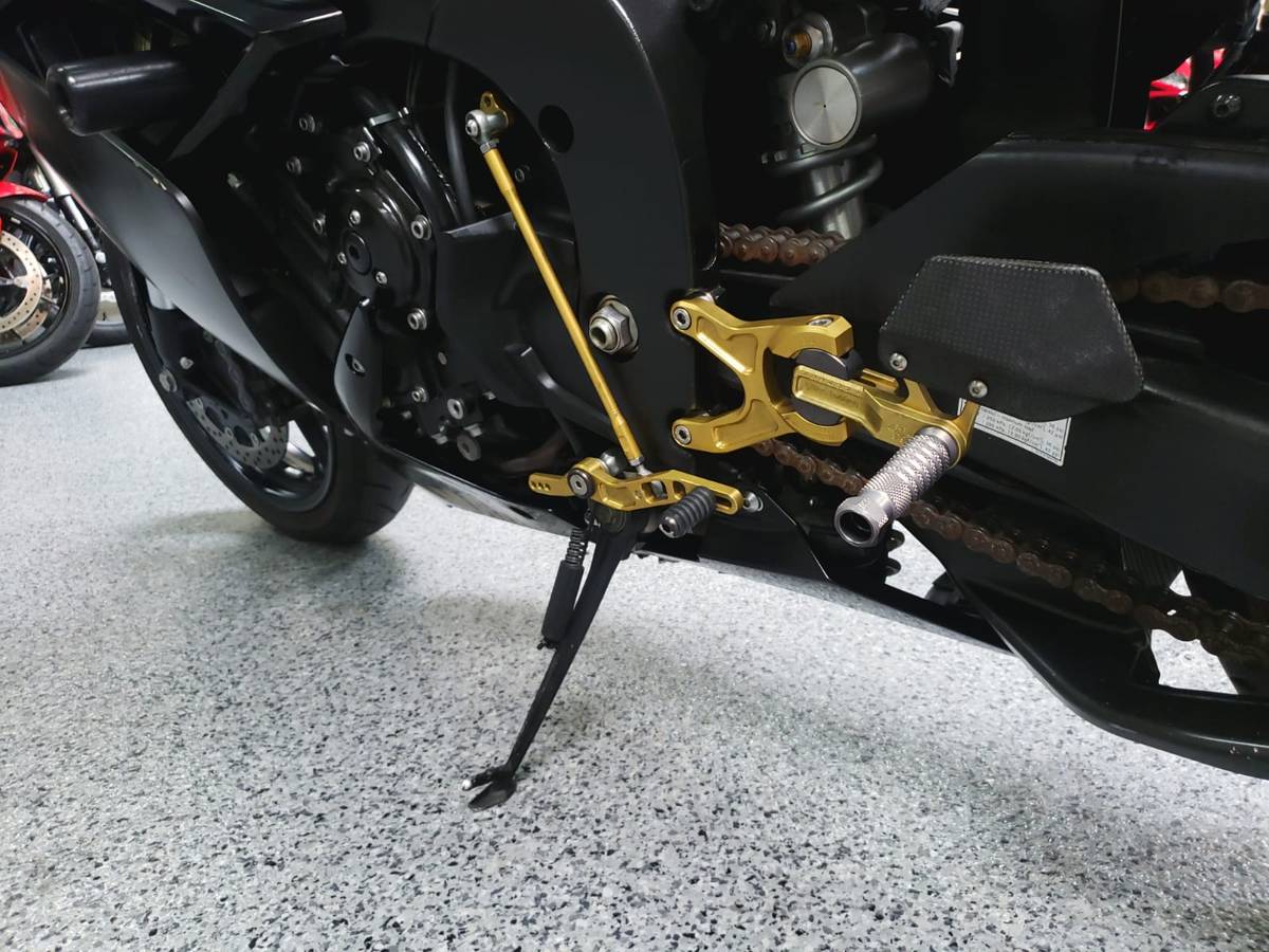 2008 Yamaha R1 RAVEN - AK Motors