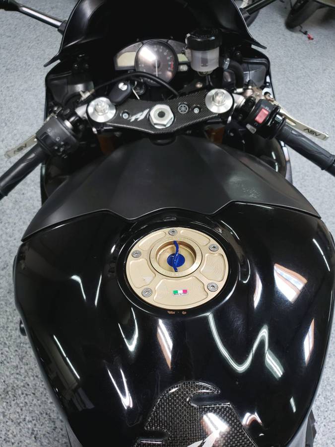2008 Yamaha R1 RAVEN - AK Motors