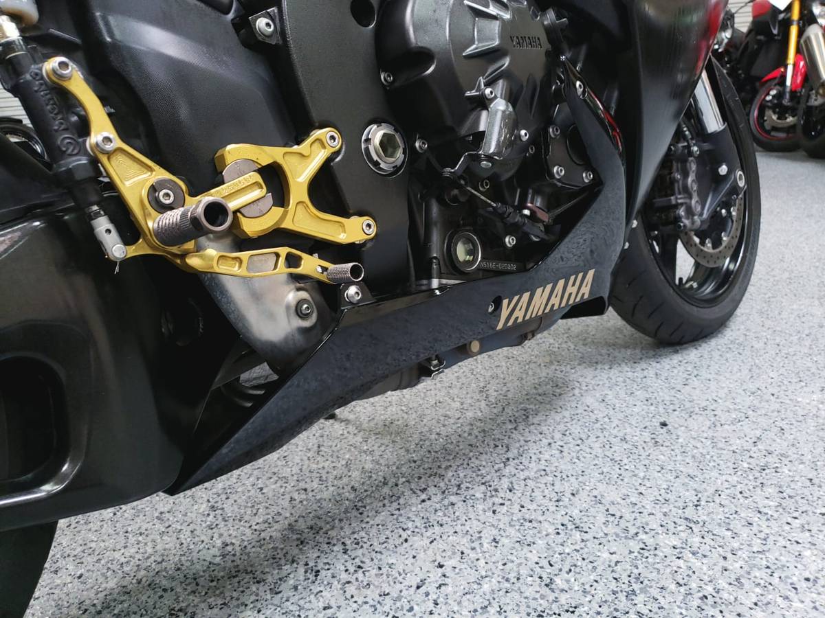 2008 Yamaha R1 RAVEN - AK Motors