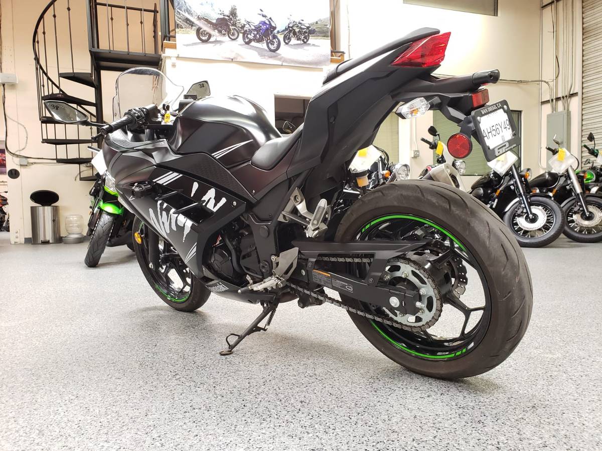 2017 KAWASAKI NINJA 300 WINTER EDITION ABS - AK Motors