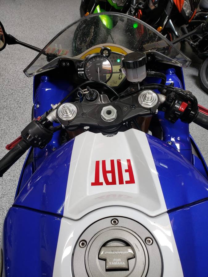 2010 Yamaha R1 Valentino Rossi Edition - AK MotorsAK Motors