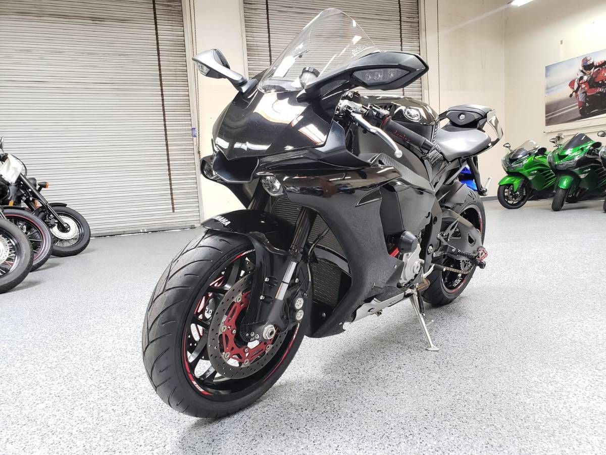 2015 Yamaha R1 RAVEN - 7.5 Miles | AK Motors