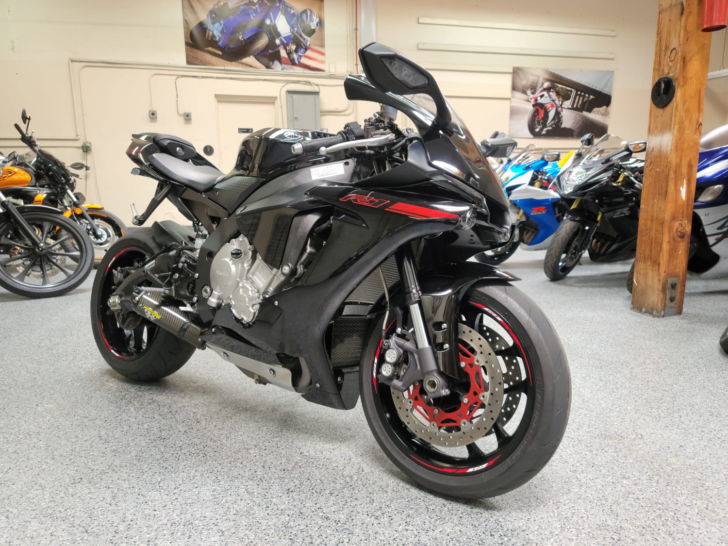 2015 Yamaha R1 RAVEN - 6000 Miles | AK Motors
