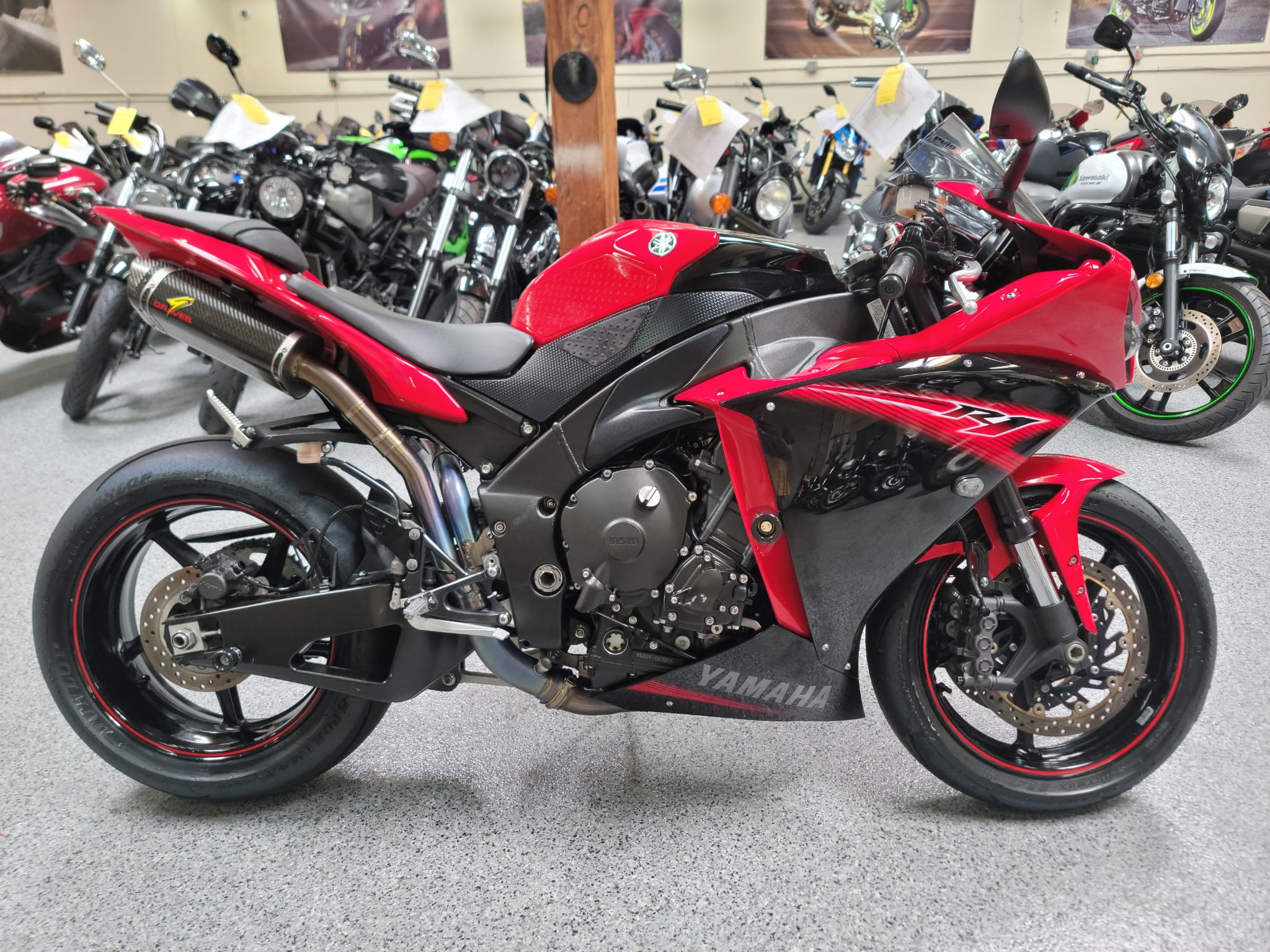 2013 Yamaha R1 RAVEN - AK MotorsAK Motors