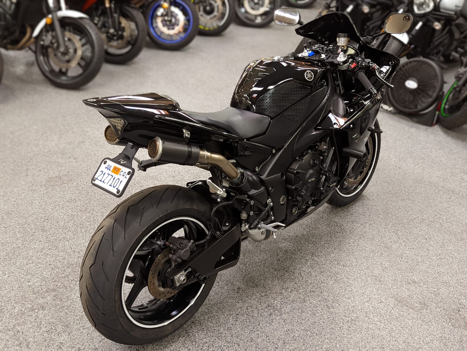 2012 Yamaha R1 RAVEN - AK Motors