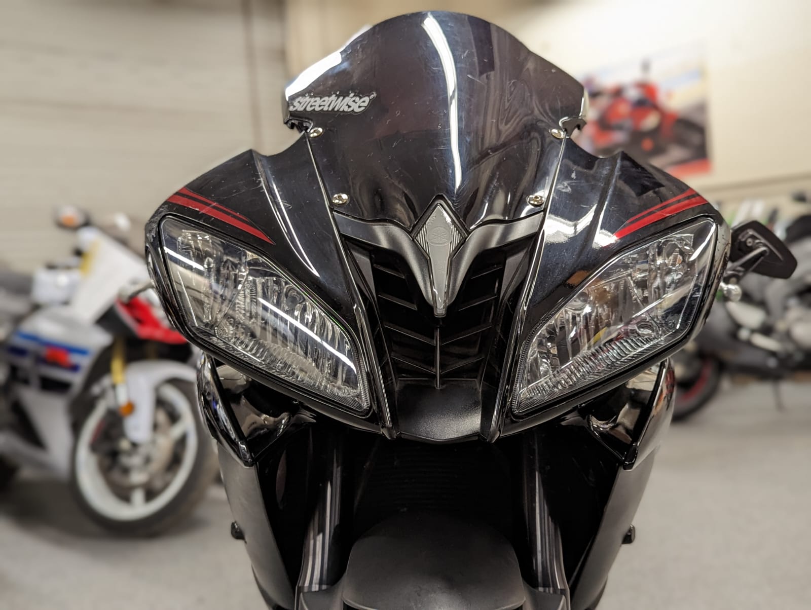 2015 Yamaha R6 RAVEN - AK Motors