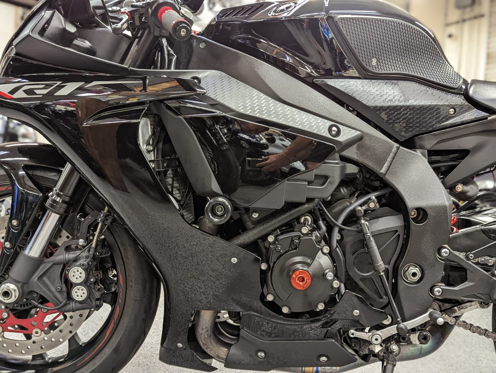 2018 Yamaha R1 RAVEN - AK MotorsAK Motors