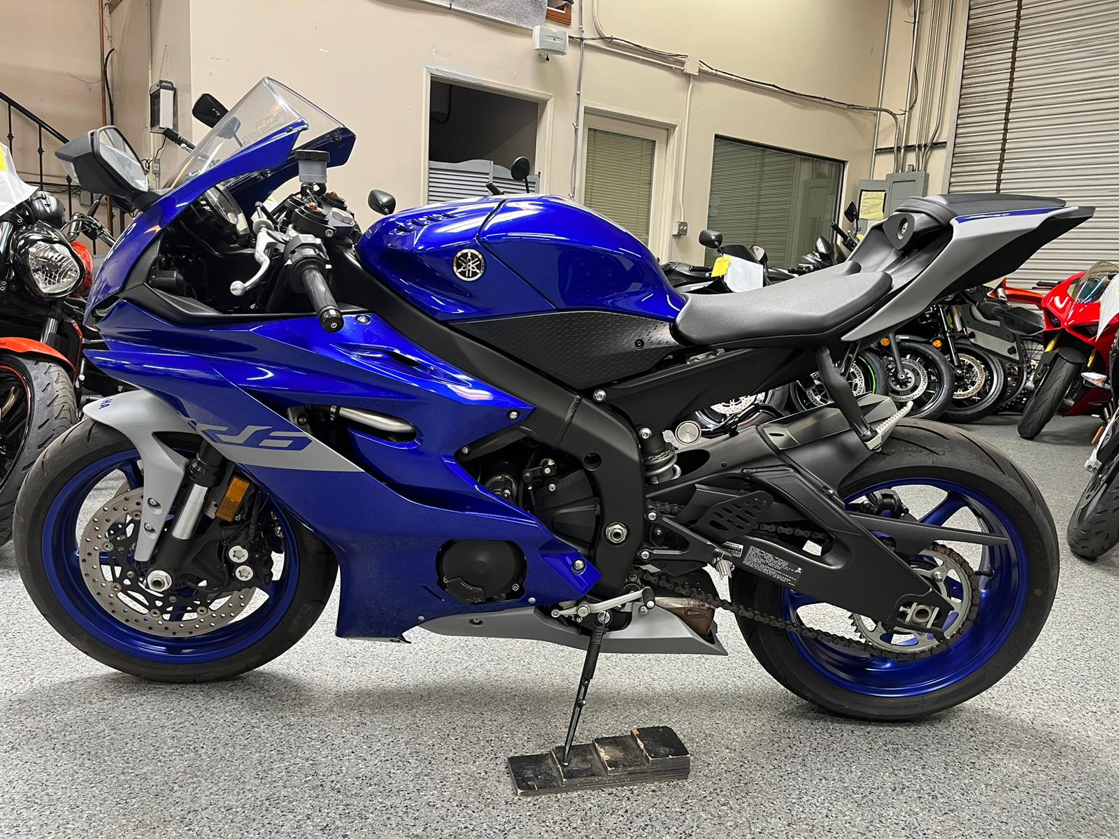 Yamaha R6 Bike